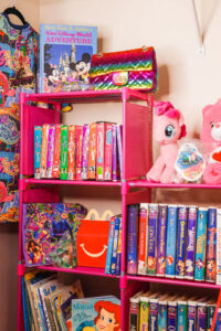 22 PERFECT PIECES FOR A NOSTALGIA CORE BEDROOM - Nostalchicks