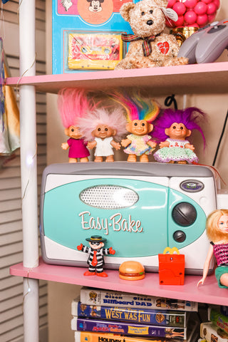 22 PERFECT PIECES FOR A NOSTALGIA CORE BEDROOM - Nostalchicks