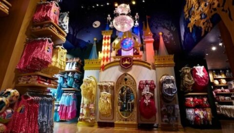 15 REASONS WHY WE MISS THE OLD DISNEY STORE - Nostalchicks