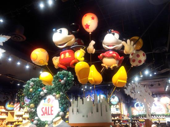 15 REASONS WHY WE MISS THE OLD DISNEY STORE - Nostalchicks