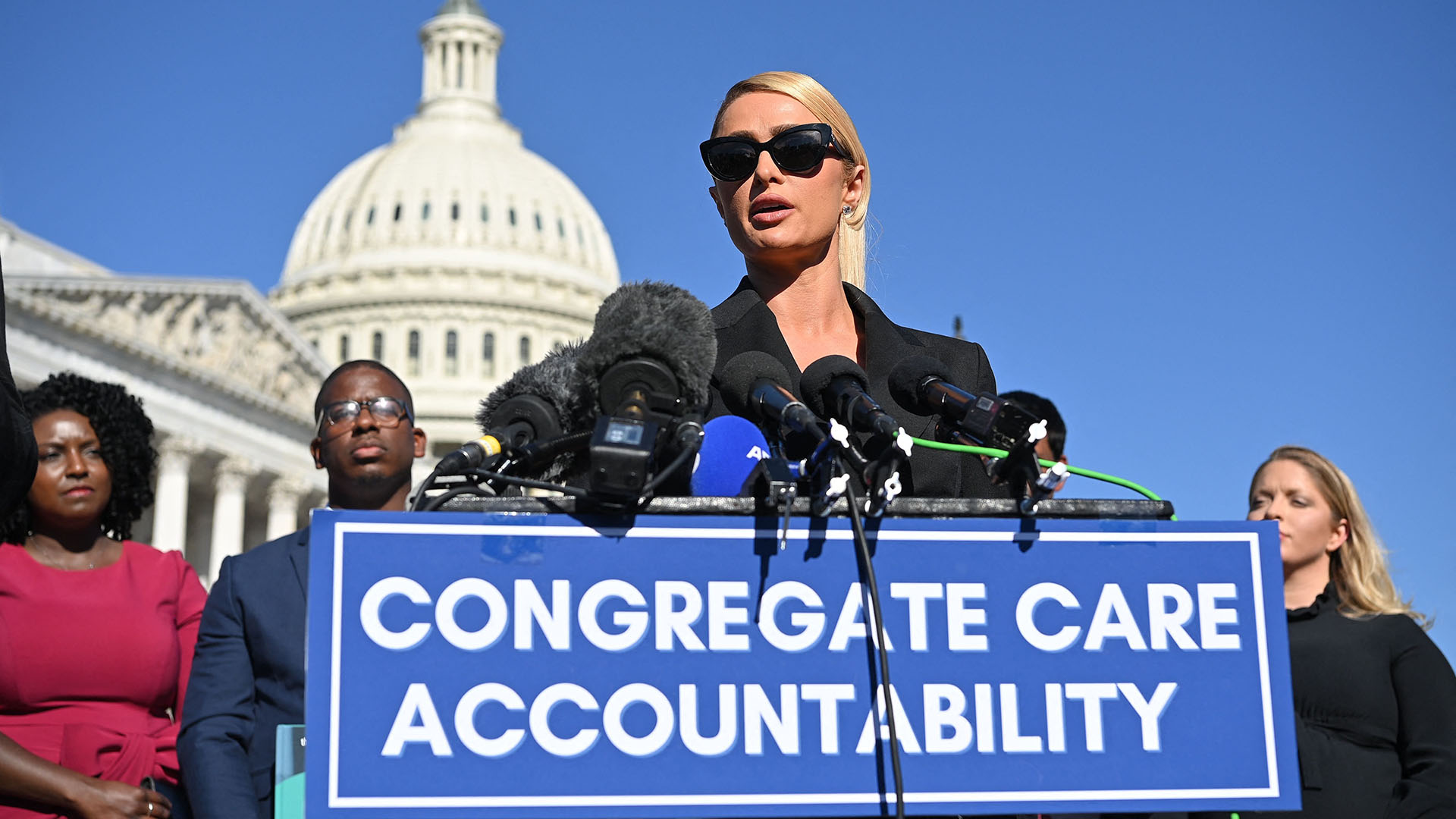 10 ICONIC PARIS HILTON MOMENTS - Nostalchicks