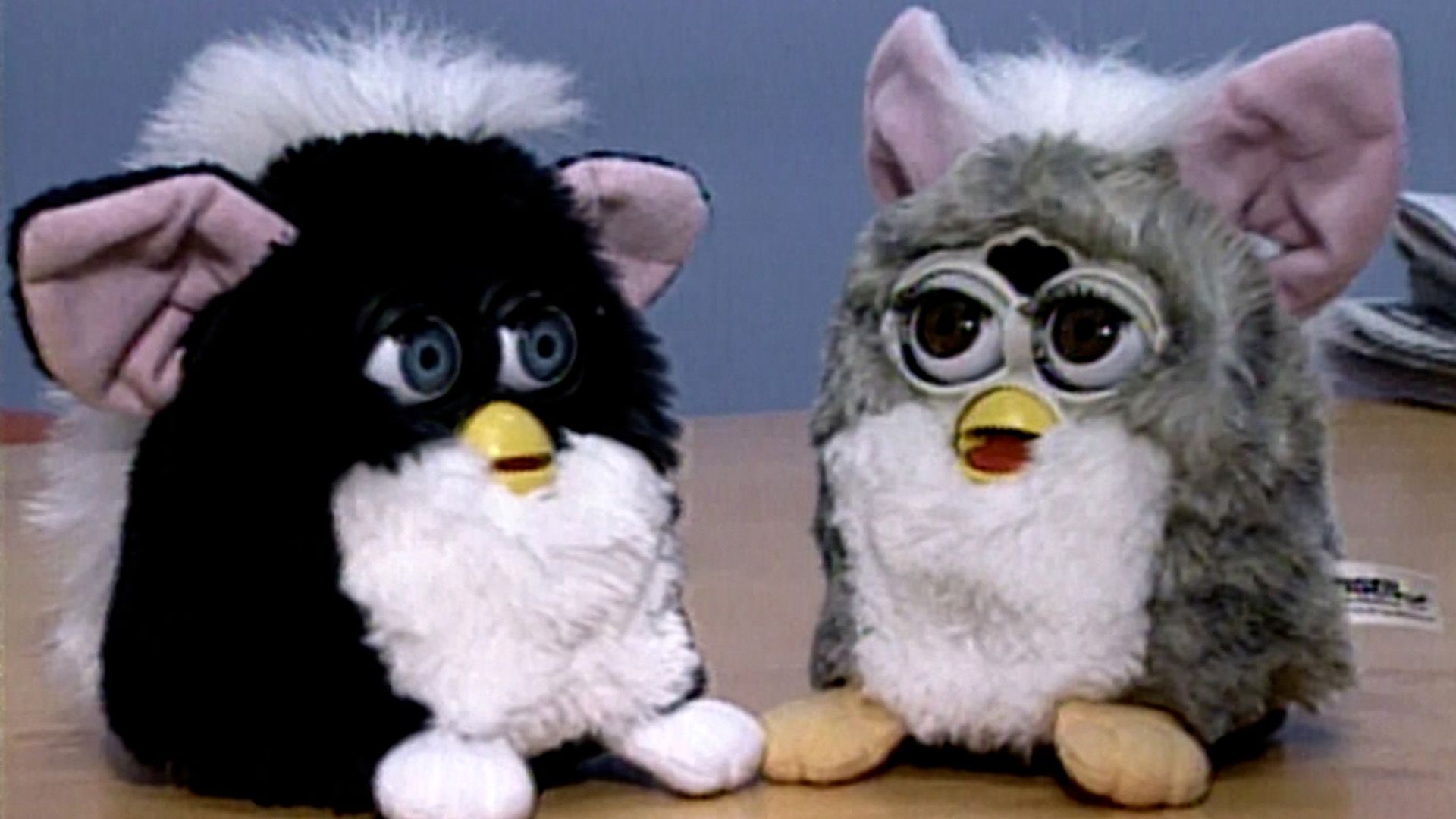 7 REASONS WE ALL WANTED A FURBY - Nostalchicks