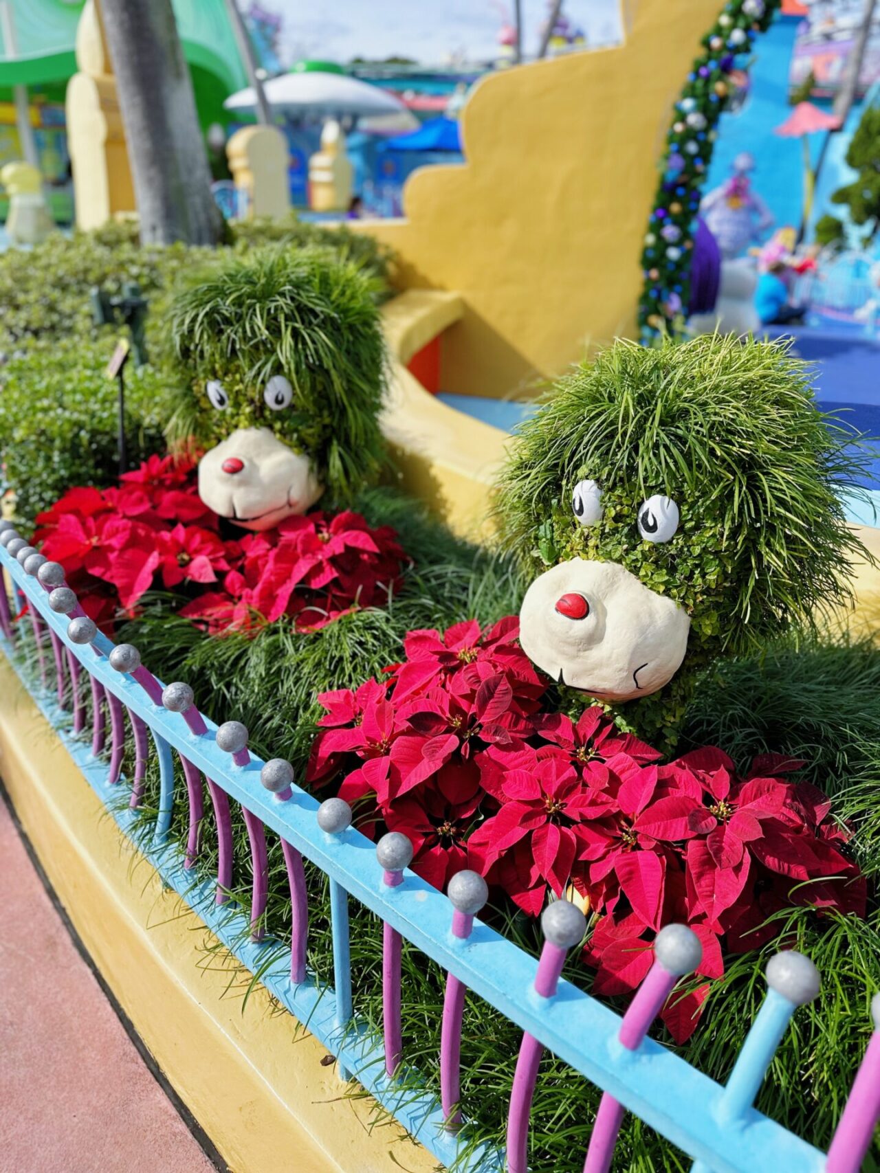 COME TO GRINCHMAS UNIVERSAL WITH US - Nostalchicks