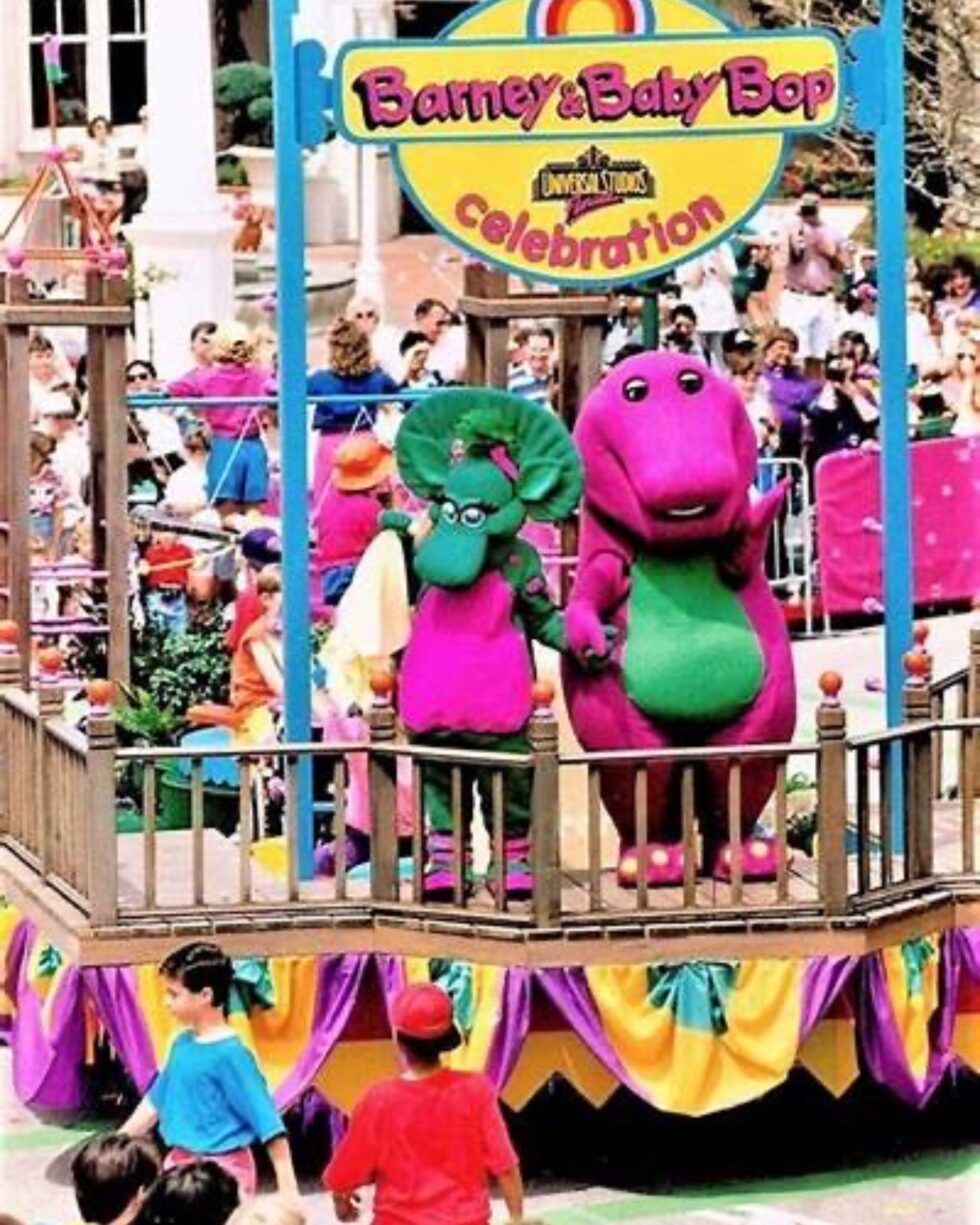 BARNEY AT UNIVERSAL STUDIOS - Nostalchicks