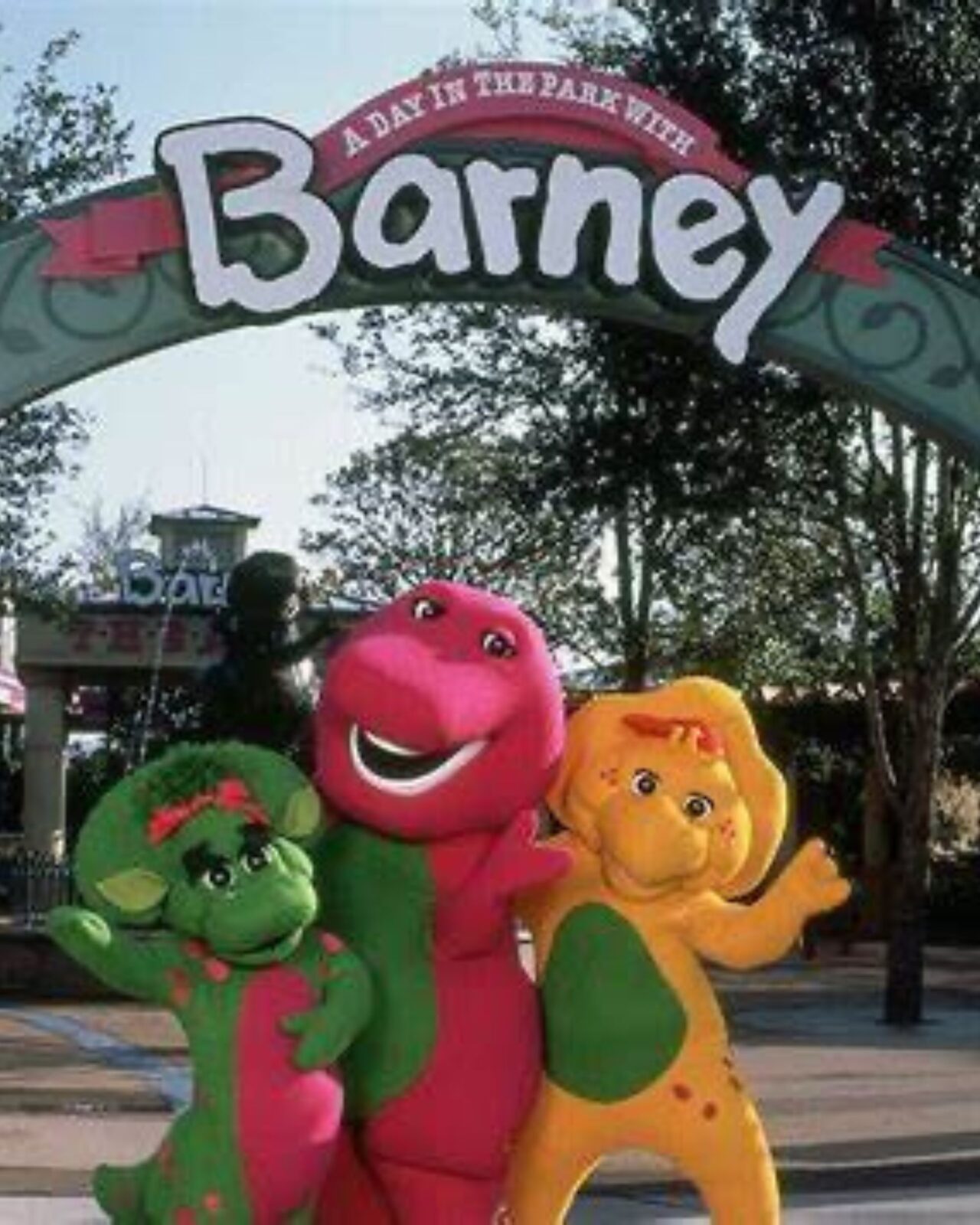 BARNEY AT UNIVERSAL STUDIOS - Nostalchicks