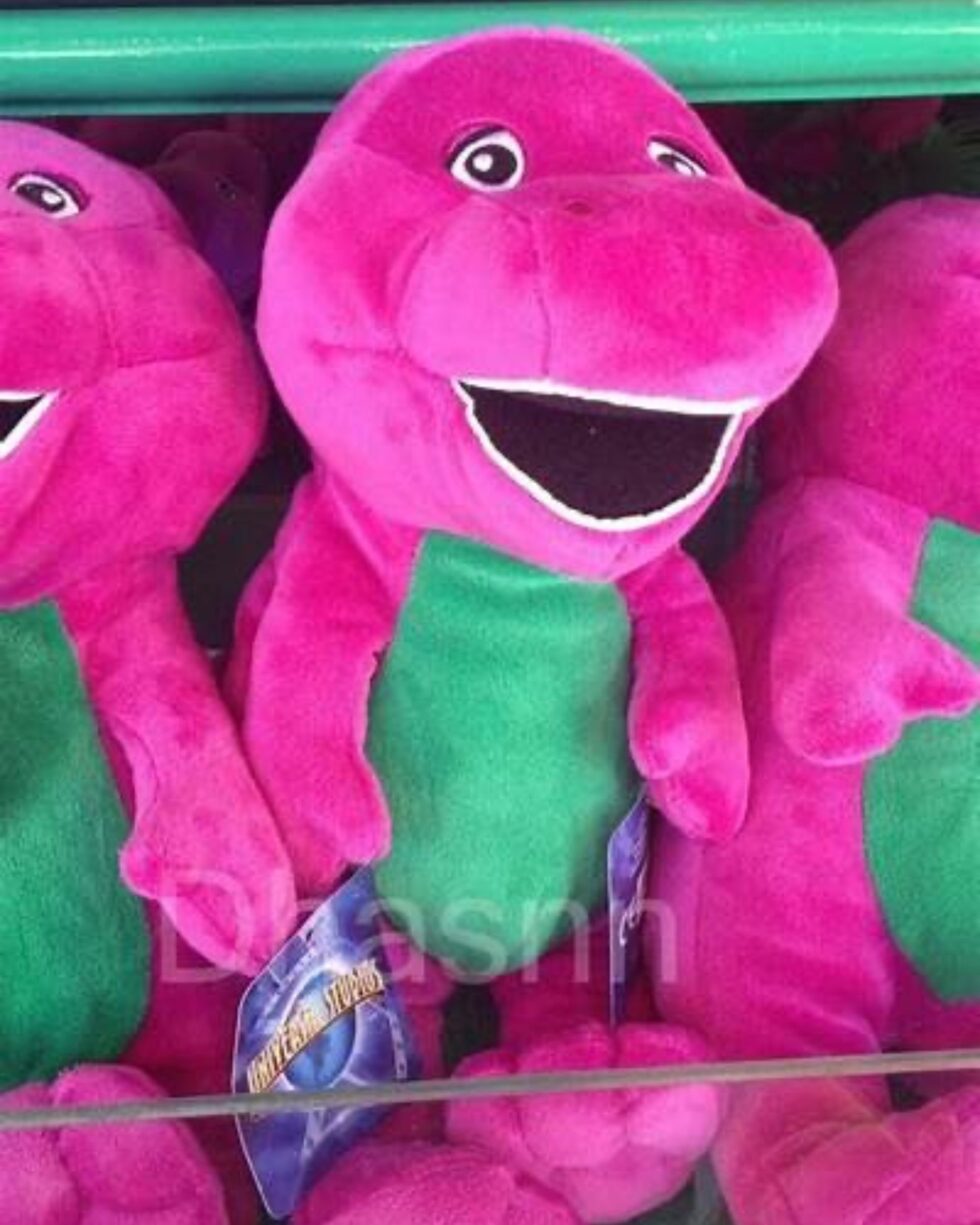BARNEY AT UNIVERSAL STUDIOS - Nostalchicks
