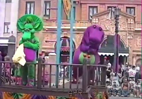 BARNEY AND BABY BOP AT UNIVERSAL STUDIOS 1993 - Nostalchicks