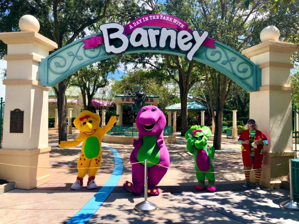 BARNEY AT UNIVERSAL STUDIOS - Nostalchicks
