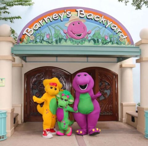 BARNEY AT UNIVERSAL STUDIOS - Nostalchicks