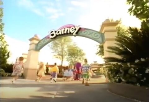 BARNEY AT UNIVERSAL STUDIOS - Nostalchicks