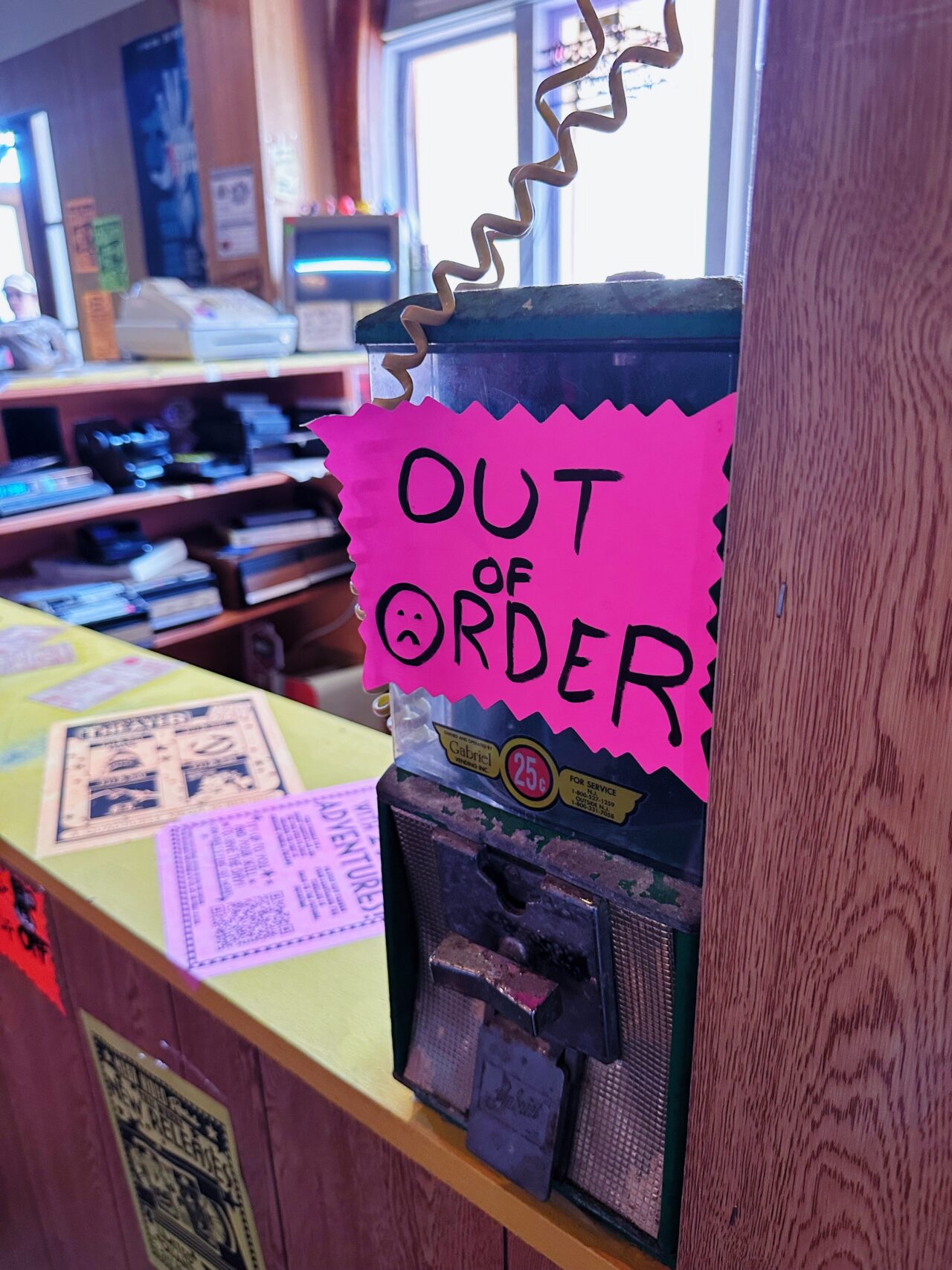 INSIDE UNIVERSAL STUDIOS TRIBUTE STORE SUMMER 2024 - Nostalchicks