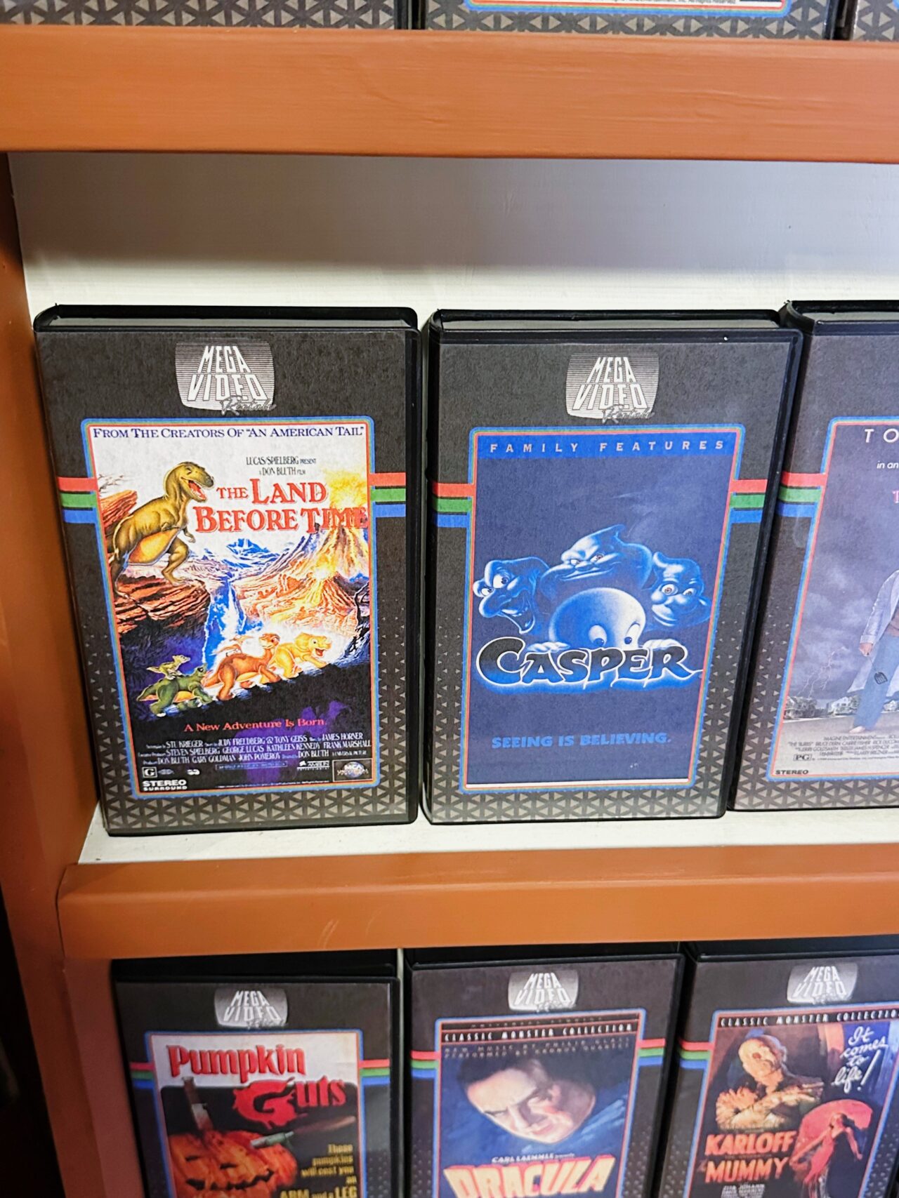 INSIDE UNIVERSAL STUDIOS TRIBUTE STORE SUMMER 2024 - Nostalchicks