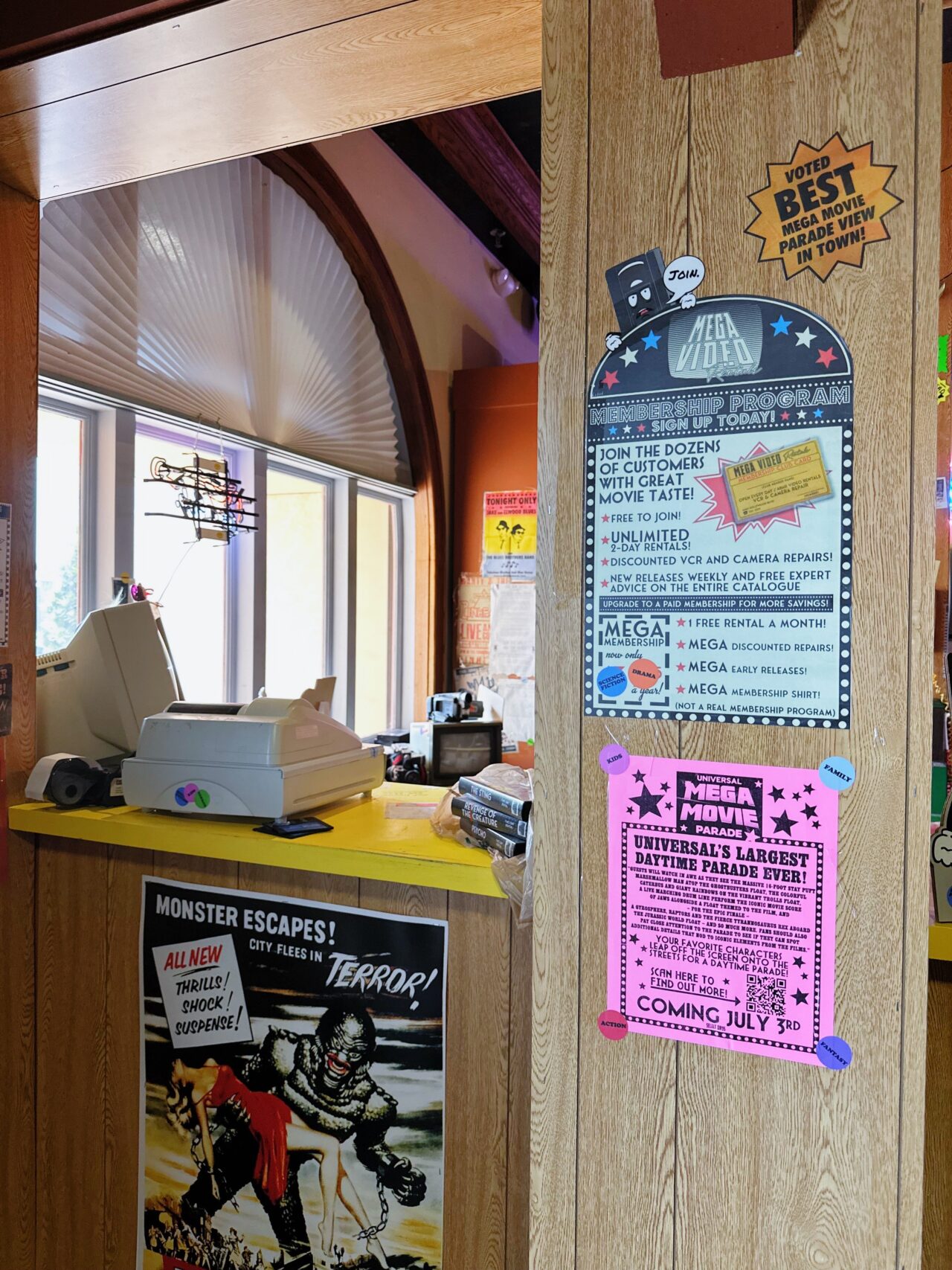 INSIDE UNIVERSAL STUDIOS TRIBUTE STORE SUMMER 2024 - Nostalchicks