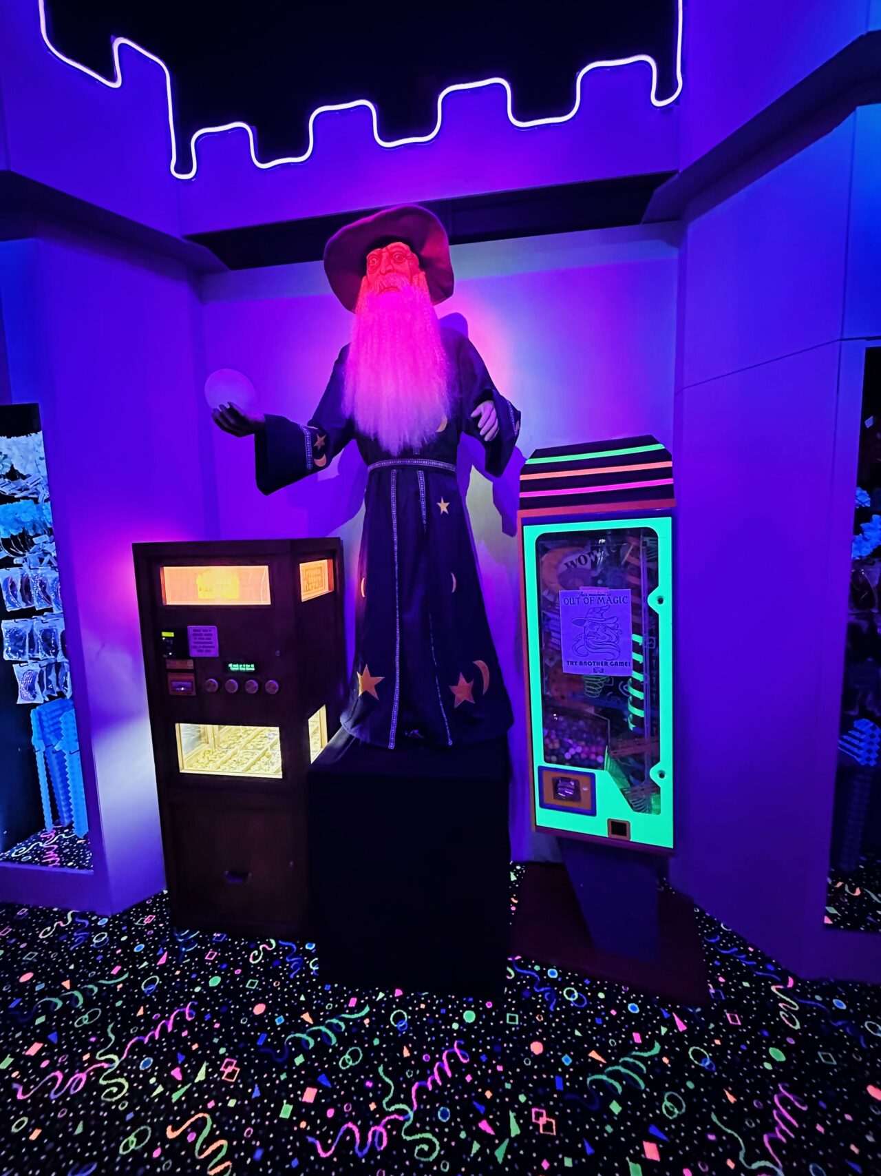 INSIDE UNIVERSAL STUDIOS TRIBUTE STORE SUMMER 2024 - Nostalchicks